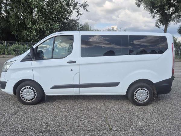 White Ford Transit Custom 2015 in Marijampole, with an engine capacity of 2.20 L and mileage of 289 thousand km for 8800 €, photo 2 on AUTOMOTO.COM.LV