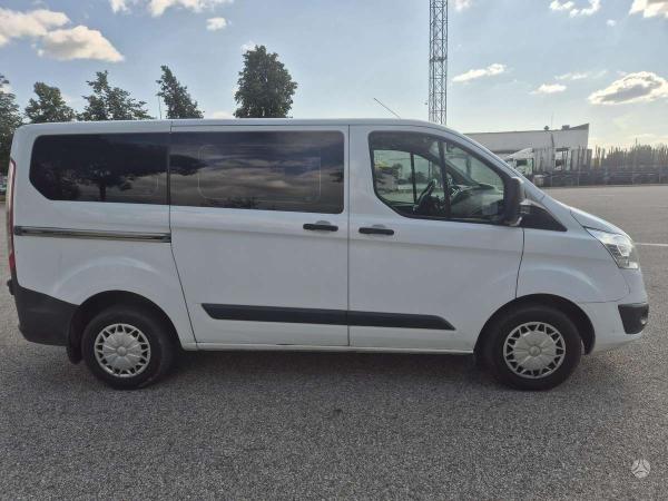 White Ford Transit Custom 2015 in Marijampole, with an engine capacity of 2.20 L and mileage of 289 thousand km for 8800 €, photo 5 on AUTOMOTO.COM.LV