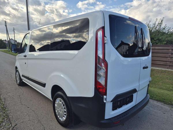 White Ford Transit Custom 2015 in Marijampole, with an engine capacity of 2.20 L and mileage of 239 thousand km for 8900 €, photo 4 on AUTOMOTO.COM.LV