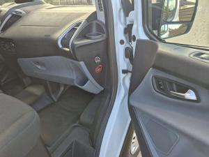 White Ford Transit Custom 2015 in Marijampole, with an engine capacity of 2.20 L and mileage of 239 thousand km for 8900 €, photo 20 on AUTOMOTO.COM.LV