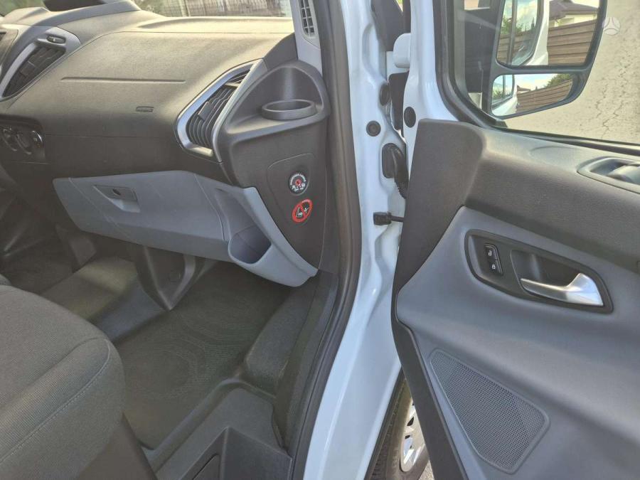 White Ford Transit Custom 2015 in Marijampole, with an engine capacity of 2.20 L and mileage of 239 thousand km for 8900 €, photo 20 on AUTOMOTO.COM.LV