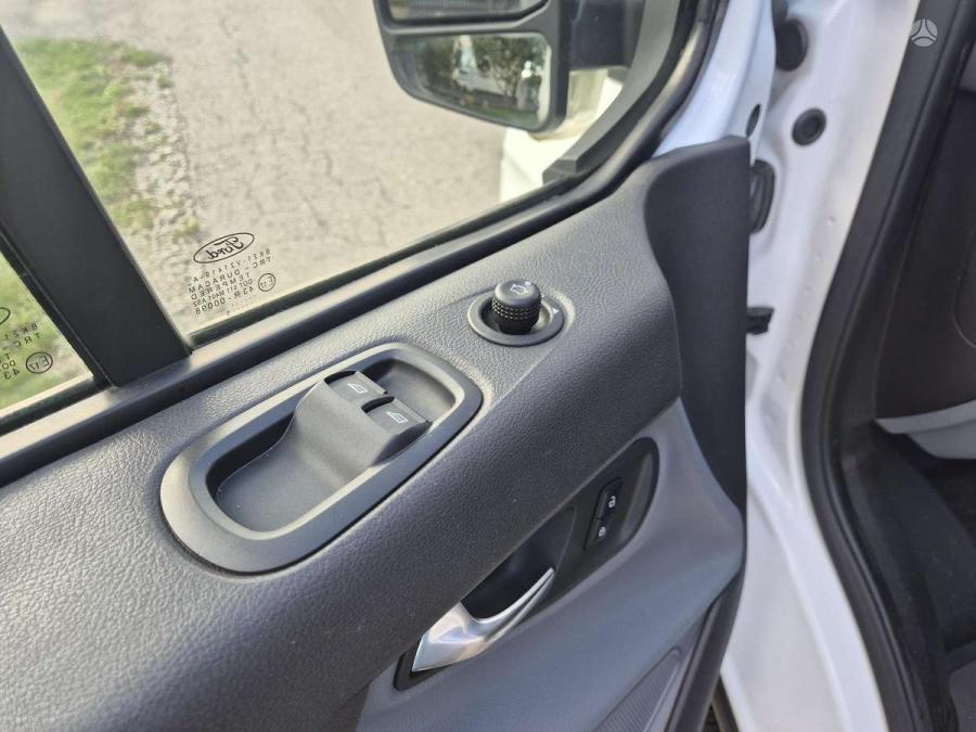 White Ford Transit Custom 2015 in Marijampole, with an engine capacity of 2.20 L and mileage of 239 thousand km for 8900 €, photo 22 on AUTOMOTO.COM.LV