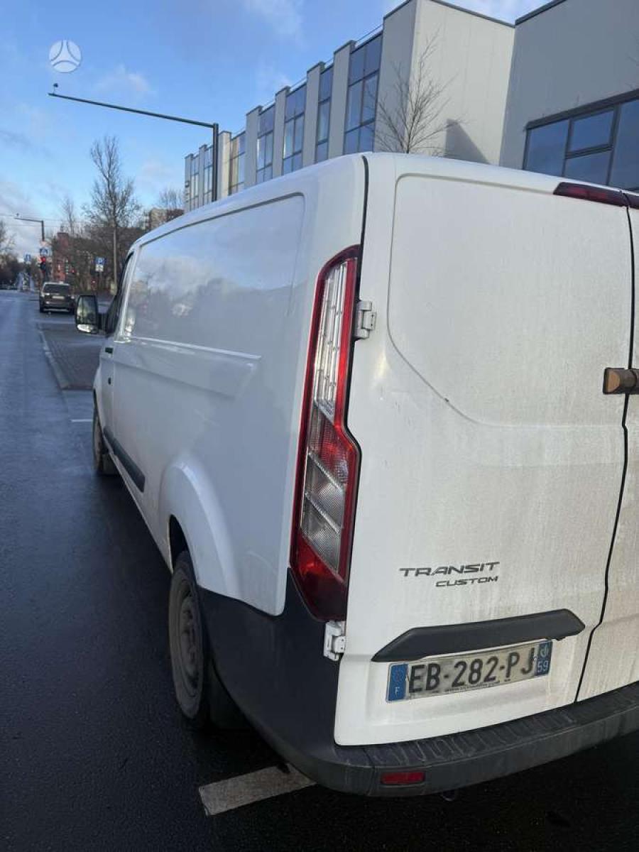 White Ford Transit Custom 2016 in Vilnius, with an engine capacity of 2.20 L and mileage of 156 thousand km for 9950 €, photo 4 on AUTOMOTO.COM.LV