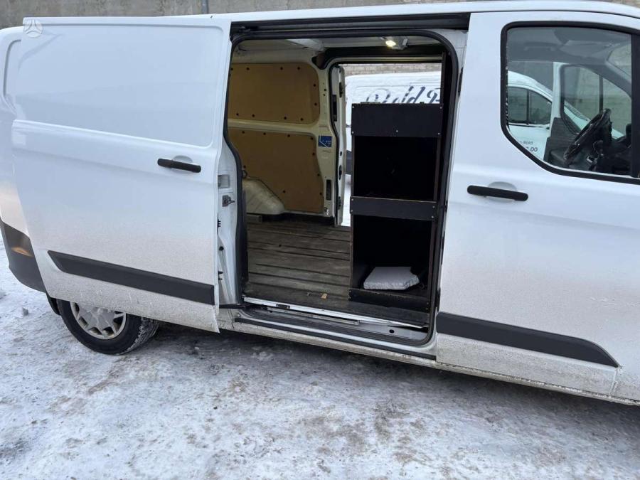 White Ford Transit Custom 2016 in Taurage, with an engine capacity of 2.00 L and mileage of 285 thousand km for 5800 €, photo 2 on AUTOMOTO.COM.LV