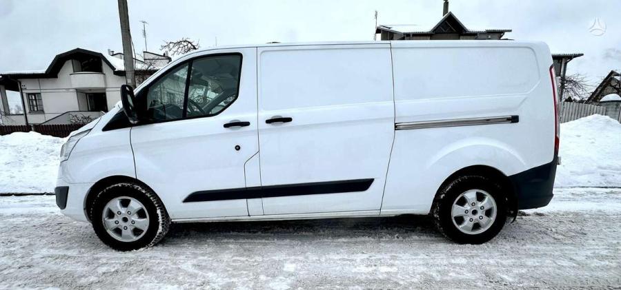 White Ford Transit Custom 2016 in Panevezys, with an engine capacity of 2.20 L and mileage of 126 thousand km for 7750 €, photo 4 on AUTOMOTO.COM.LV