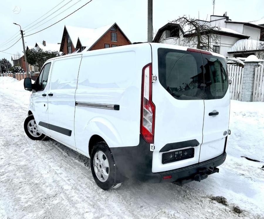 White Ford Transit Custom 2016 in Panevezys, with an engine capacity of 2.20 L and mileage of 126 thousand km for 7750 €, photo 5 on AUTOMOTO.COM.LV