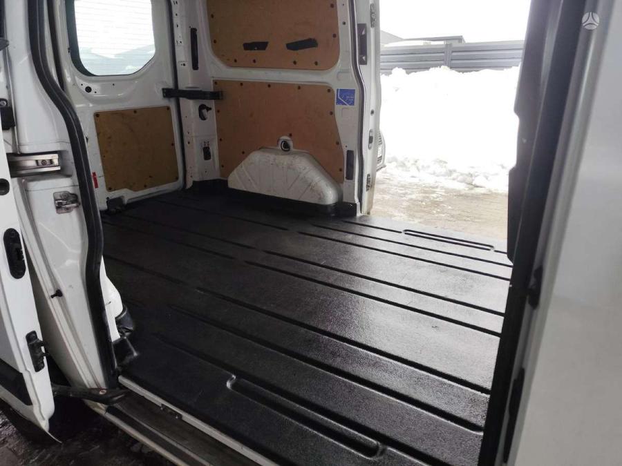 Balts Ford Transit Custom 2016 Klaipėda, ar dzinēja tilpumu 2.20 L un nobraukumu 194 tūkst. km par 5500 €, foto 20 vietnē AUTOMOTO.COM.LV