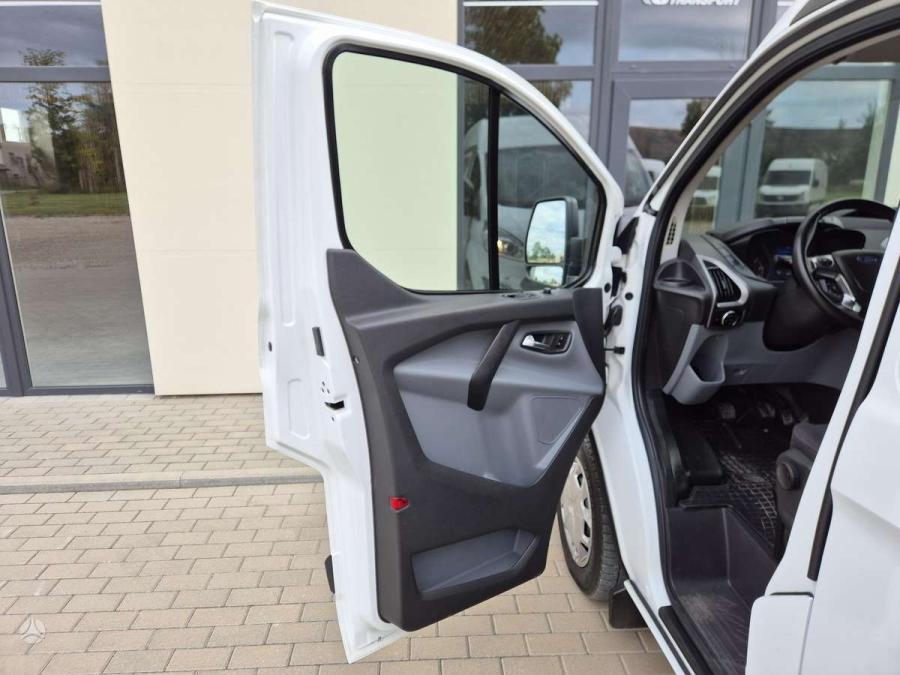 White Ford Transit Custom 2016 in Marijampole, with an engine capacity of 2.20 L and mileage of 221 thousand km for 12500 €, photo 10 on AUTOMOTO.COM.LV