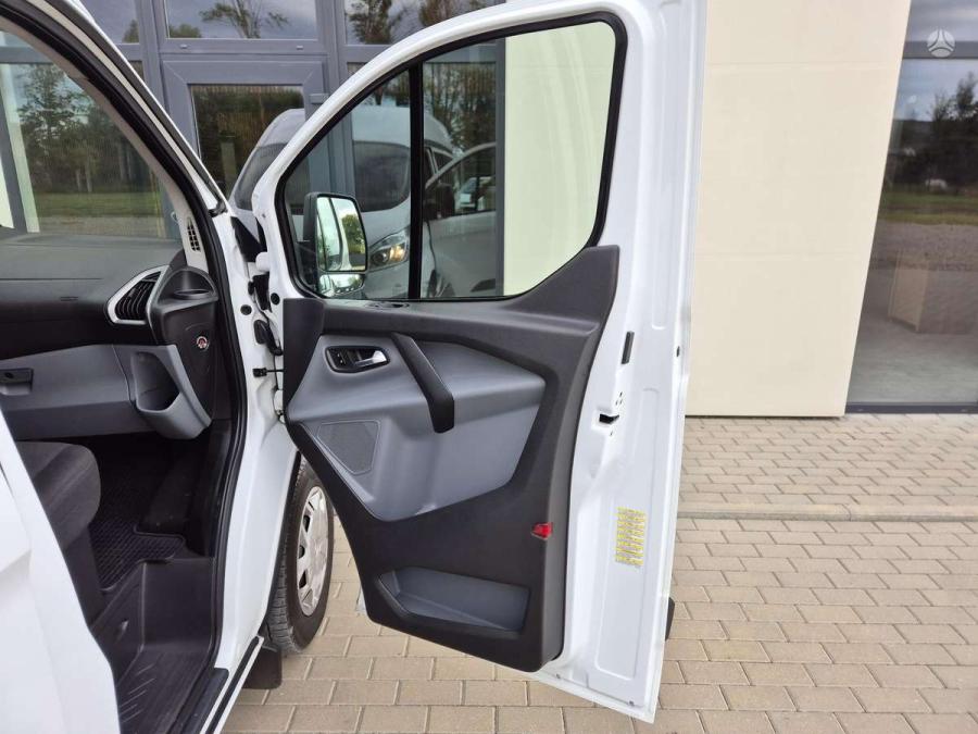 White Ford Transit Custom 2016 in Marijampole, with an engine capacity of 2.20 L and mileage of 221 thousand km for 12500 €, photo 25 on AUTOMOTO.COM.LV