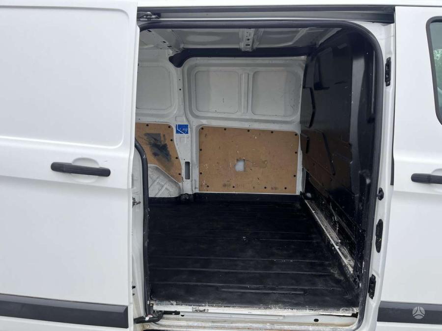 Balts Ford Transit Custom 2016 Tauragė, ar dzinēja tilpumu 2.00 L un nobraukumu 196 tūkst. km par 4600 €, foto 9 vietnē AUTOMOTO.COM.LV