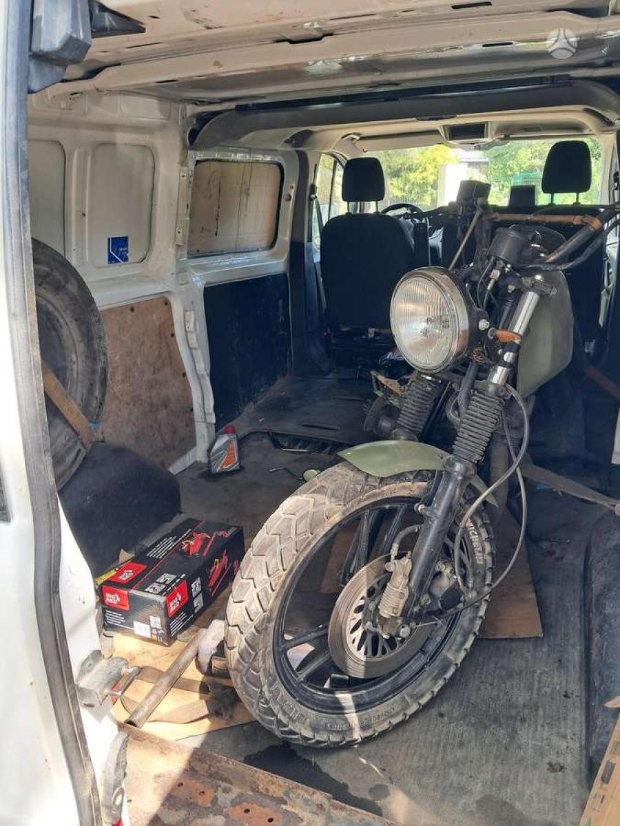 Balts Ford Transit Custom 2016 Viļņa, ar dzinēja tilpumu 2.20 L un nobraukumu 352 tūkst. km par 4100 €, foto 13 vietnē AUTOMOTO.COM.LV