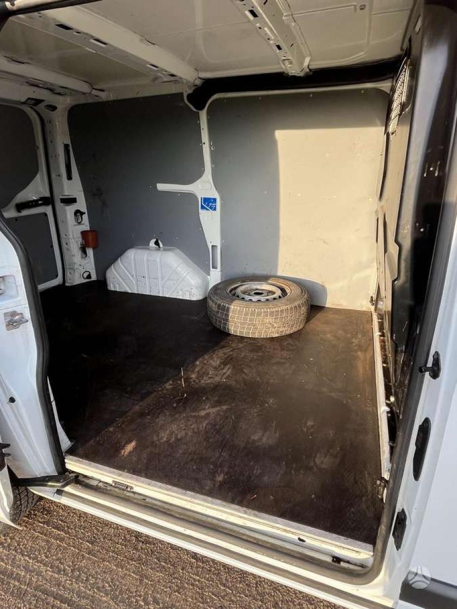White Ford Transit Custom 2016 in Silale, with an engine capacity of 2.20 L and mileage of 250 thousand km for 5290 €, photo 12 on AUTOMOTO.COM.LV