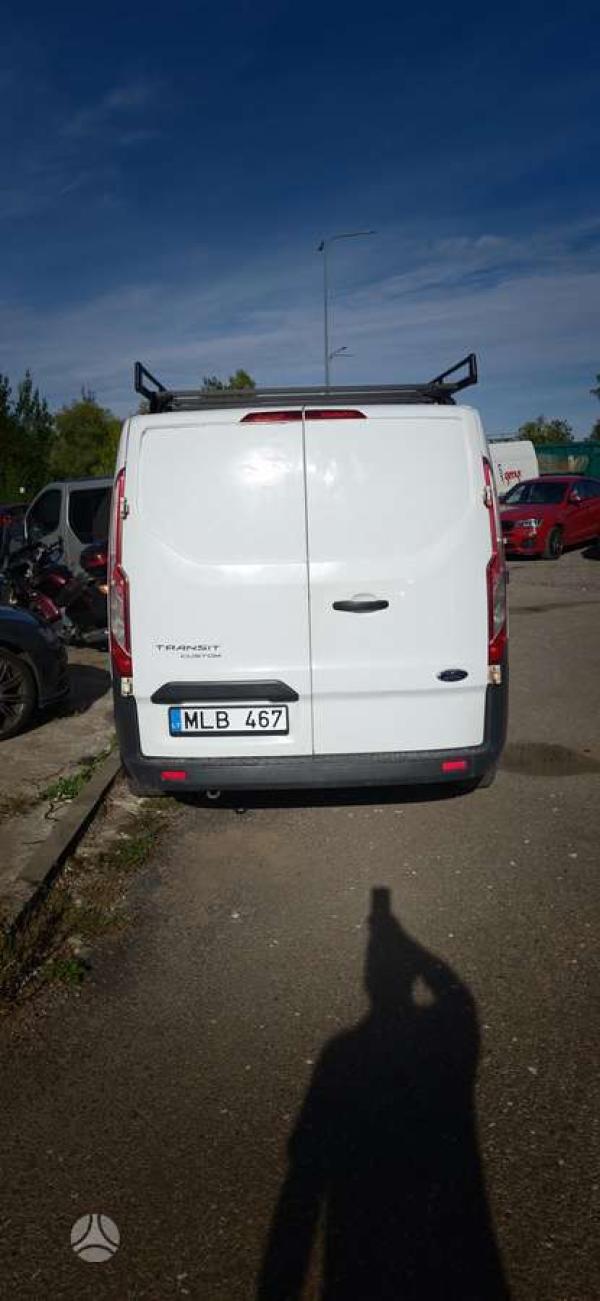 Ford Transit Custom 2016 in Kaunas on AUTOMOTO.COM.LV White Ford Transit Custom 2016 in Kaunas, with an engine capacity of 2.00 L and mileage of 239 thousand km for 5700 €, photo 6 on AUTOMOTO.COM.LV