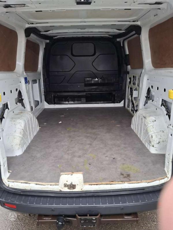 White Ford Transit Custom 2017 in Taurage, with an engine capacity of 2.00 L and mileage of 229 thousand km for 6300 €, photo 11 on AUTOMOTO.COM.LV