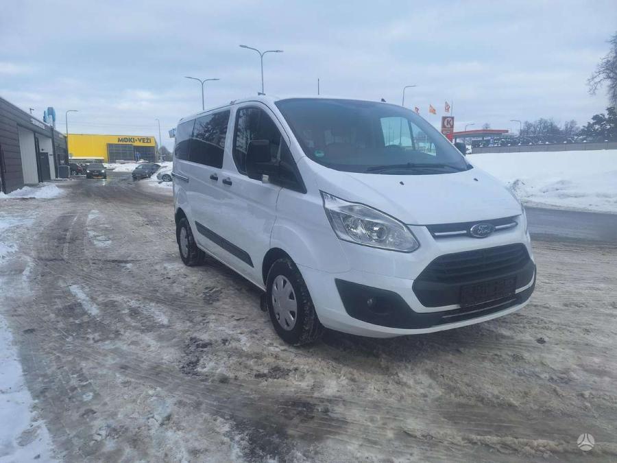 White Ford Transit Custom 2017 in Utena, with an engine capacity of 2.00 L and mileage of 331 thousand km for 8900 €, photo 1 on AUTOMOTO.COM.LV