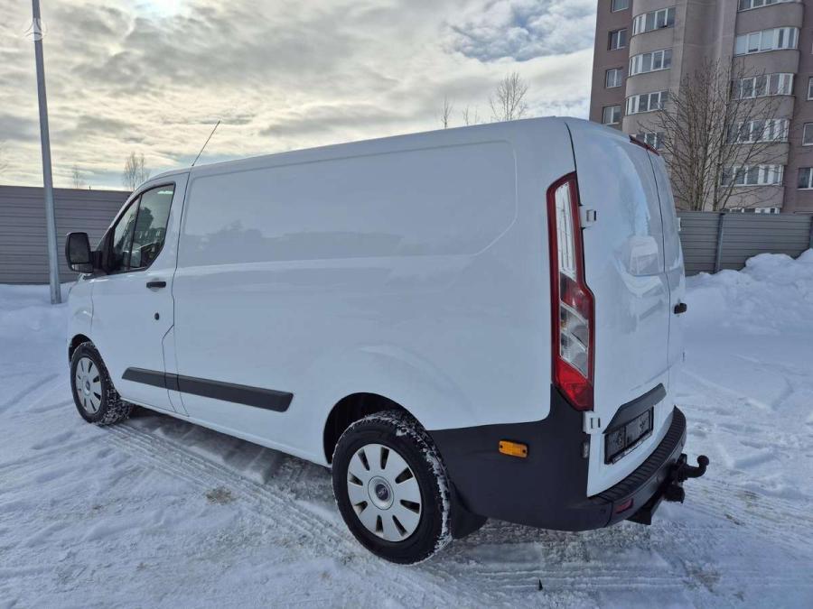 White Ford Transit Custom 2017 in Panevezys, with an engine capacity of 2.00 L and mileage of 335 thousand km for 6100 €, photo 3 on AUTOMOTO.COM.LV