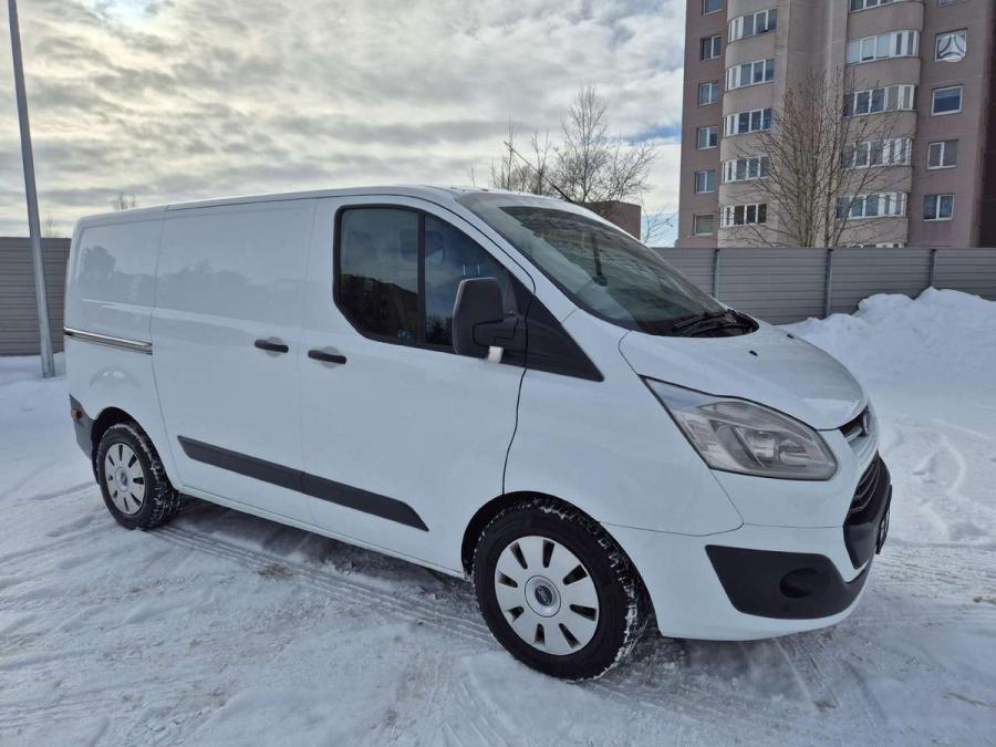 White Ford Transit Custom 2017 in Panevezys, with an engine capacity of 2.00 L and mileage of 335 thousand km for 6100 €, photo 6 on AUTOMOTO.COM.LV