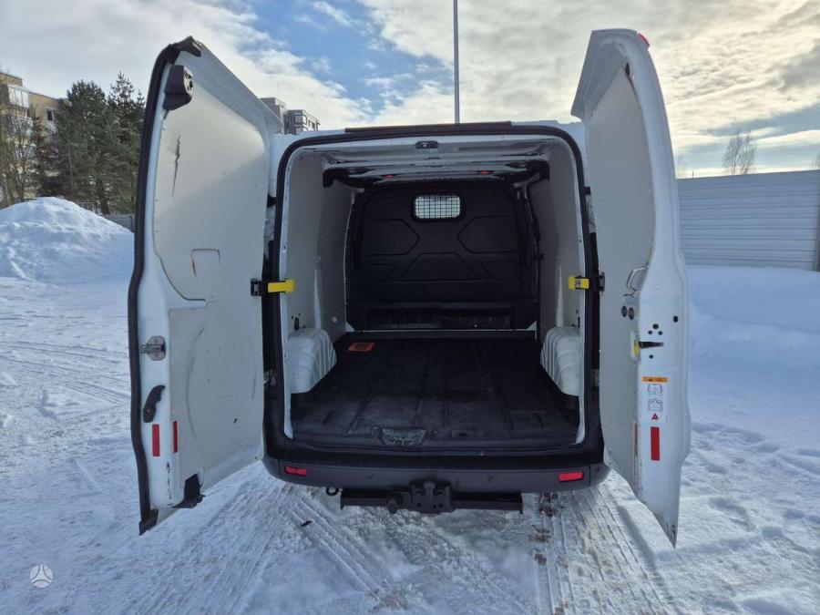 White Ford Transit Custom 2017 in Panevezys, with an engine capacity of 2.00 L and mileage of 335 thousand km for 6100 €, photo 23 on AUTOMOTO.COM.LV