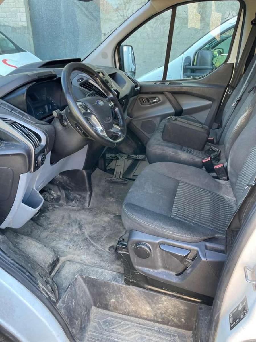 Balts Ford Transit Custom 2017 Tauragė, ar dzinēja tilpumu 1.99 L un nobraukumu 222 tūkst. km par 3400 €, foto 3 vietnē AUTOMOTO.COM.LV
