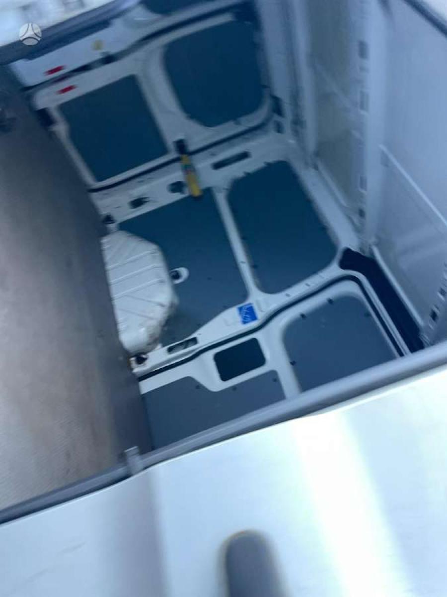 Balts Ford Transit Custom 2017 Tauragė, ar dzinēja tilpumu 1.99 L un nobraukumu 222 tūkst. km par 3400 €, foto 6 vietnē AUTOMOTO.COM.LV