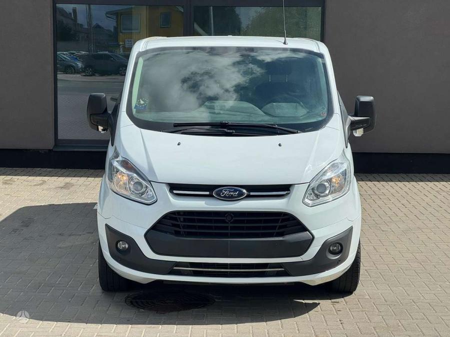 White Ford Transit Custom 2017 in Taurage, with an engine capacity of 2.00 L and mileage of 186 thousand km for 7000 €, photo 4 on AUTOMOTO.COM.LV