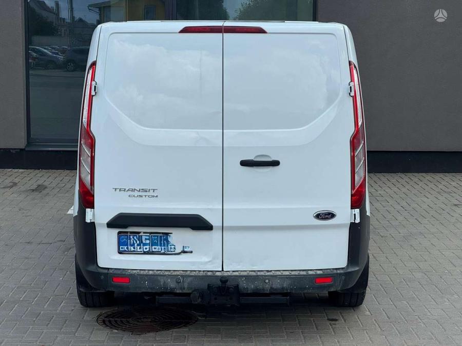 White Ford Transit Custom 2017 in Taurage, with an engine capacity of 2.00 L and mileage of 186 thousand km for 7000 €, photo 7 on AUTOMOTO.COM.LV