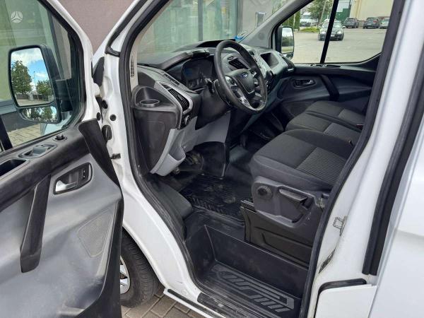 Balts Ford Transit Custom 2017 Tauragė, ar dzinēja tilpumu 2.00 L un nobraukumu 186 tūkst. km par 7000 €, foto 10 vietnē AUTOMOTO.COM.LV