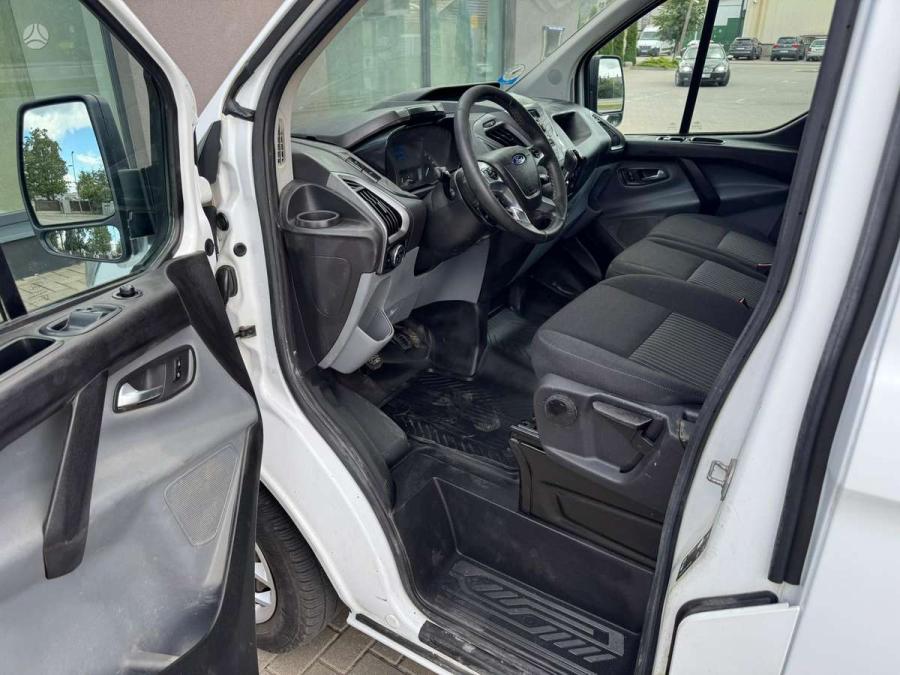 White Ford Transit Custom 2017 in Taurage, with an engine capacity of 2.00 L and mileage of 186 thousand km for 7000 €, photo 11 on AUTOMOTO.COM.LV