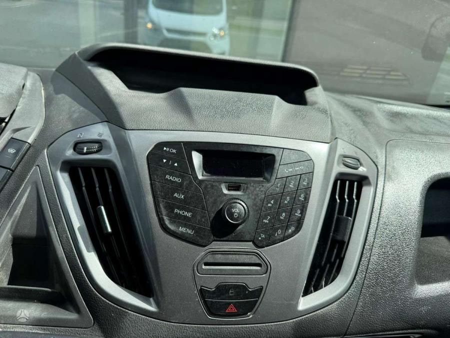 White Ford Transit Custom 2017 in Taurage, with an engine capacity of 2.00 L and mileage of 186 thousand km for 7000 €, photo 13 on AUTOMOTO.COM.LV