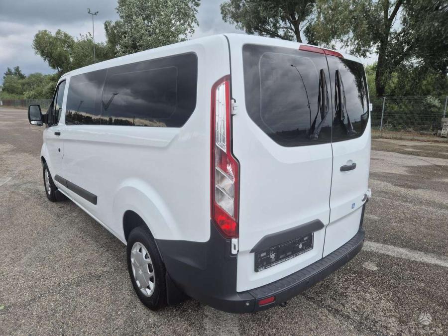 White Ford Transit Custom 2017 in Marijampole, with an engine capacity of 2.00 L and mileage of 220 thousand km for 12200 €, photo 4 on AUTOMOTO.COM.LV