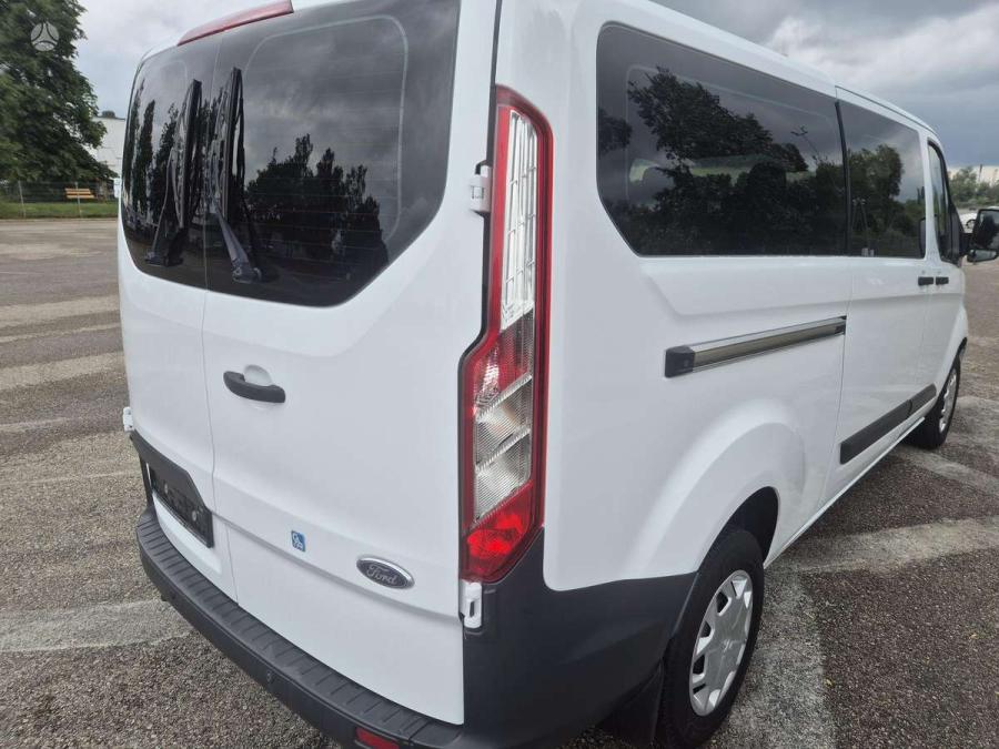 White Ford Transit Custom 2017 in Marijampole, with an engine capacity of 2.00 L and mileage of 220 thousand km for 12200 €, photo 5 on AUTOMOTO.COM.LV