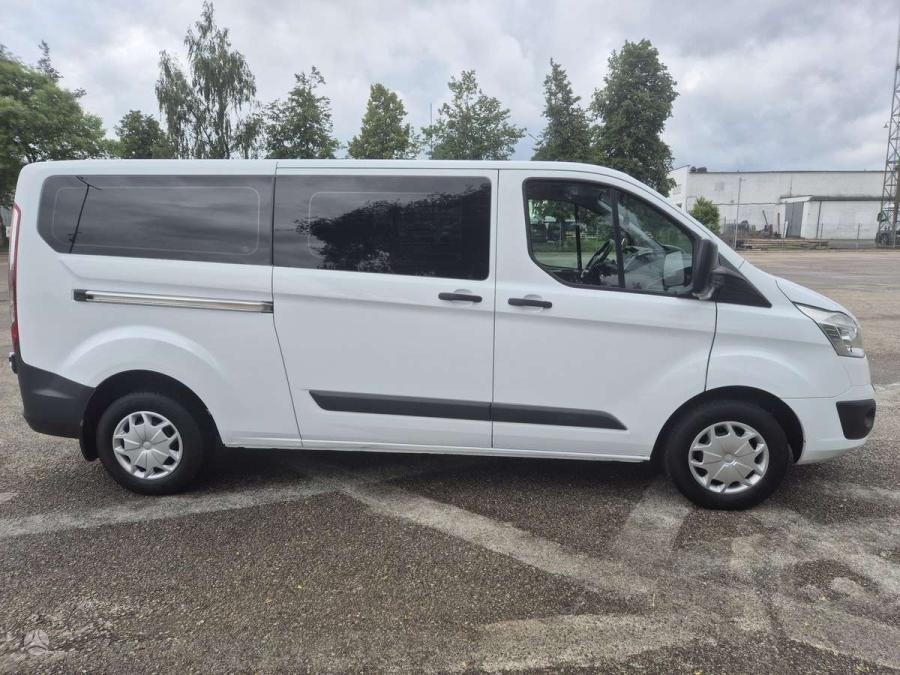White Ford Transit Custom 2017 in Marijampole, with an engine capacity of 2.00 L and mileage of 220 thousand km for 12200 €, photo 6 on AUTOMOTO.COM.LV