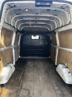 White Ford Transit Custom 2017 in Kaunas, with an engine capacity of 2.00 L and mileage of 252 thousand km for 8349 €, photo 9 on AUTOMOTO.COM.LV