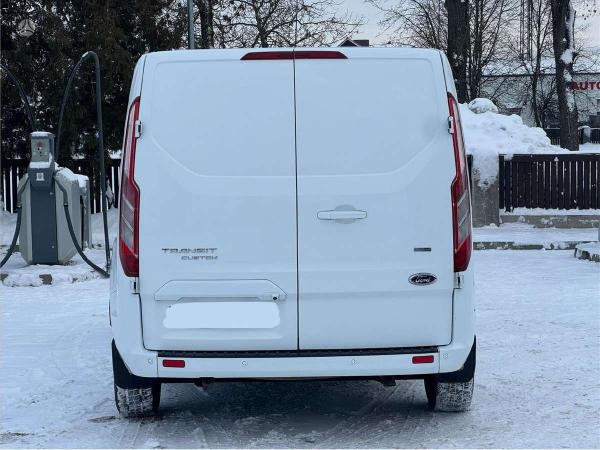 White Ford Transit Custom 2018 in Taurage, with an engine capacity of 2.00 L and mileage of 271 thousand km for 7800 €, photo 5 on AUTOMOTO.COM.LV