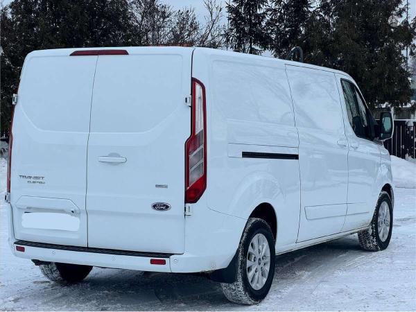 White Ford Transit Custom 2018 in Taurage, with an engine capacity of 2.00 L and mileage of 271 thousand km for 7800 €, photo 6 on AUTOMOTO.COM.LV