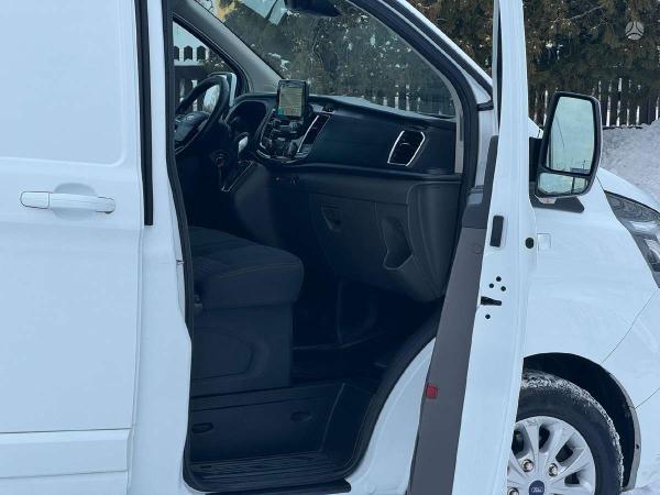 White Ford Transit Custom 2018 in Taurage, with an engine capacity of 2.00 L and mileage of 271 thousand km for 7800 €, photo 9 on AUTOMOTO.COM.LV