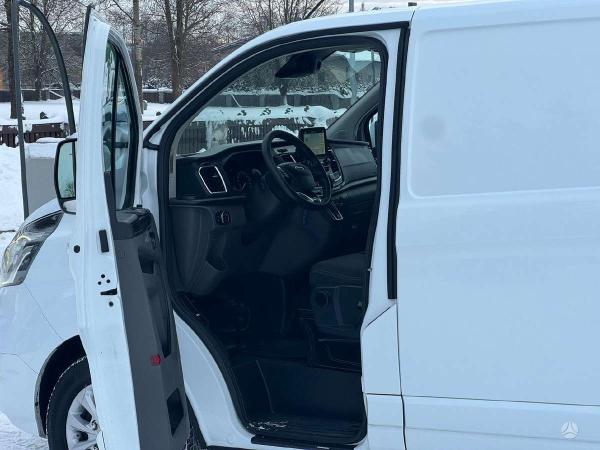 White Ford Transit Custom 2018 in Taurage, with an engine capacity of 2.00 L and mileage of 271 thousand km for 7800 €, photo 10 on AUTOMOTO.COM.LV