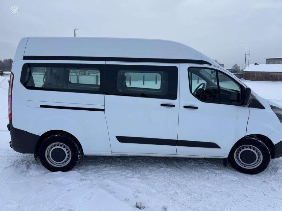 White Ford Transit Custom 2018 in Taurage, with an engine capacity of 2.00 L and mileage of 136 thousand km for 11300 €, photo 2 on AUTOMOTO.COM.LV