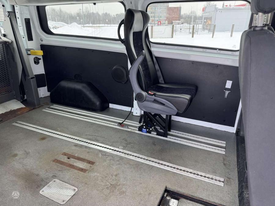 White Ford Transit Custom 2018 in Taurage, with an engine capacity of 2.00 L and mileage of 136 thousand km for 11300 €, photo 11 on AUTOMOTO.COM.LV