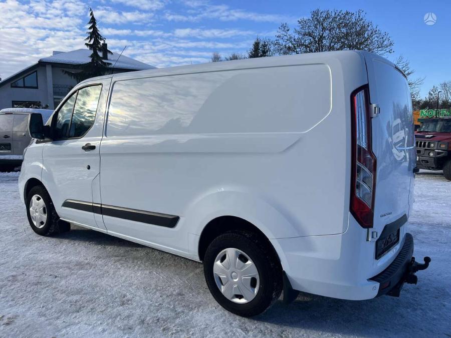 White Ford Transit Custom 2018 in Alytus, with an engine capacity of 2.00 L and mileage of 191 thousand km for 10648 €, photo 2 on AUTOMOTO.COM.LV