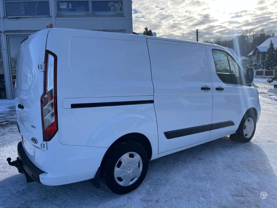 White Ford Transit Custom 2018 in Alytus, with an engine capacity of 2.00 L and mileage of 191 thousand km for 10648 €, photo 3 on AUTOMOTO.COM.LV