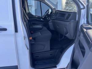 White Ford Transit Custom 2018 in Alytus, with an engine capacity of 2.00 L and mileage of 191 thousand km for 10648 €, photo 15 on AUTOMOTO.COM.LV