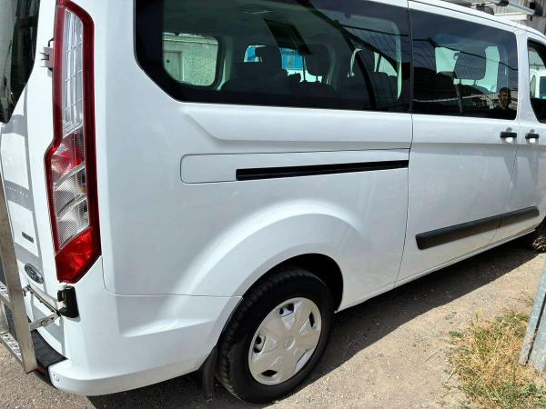 White Ford Transit Custom 2018 in Utena, with an engine capacity of 2.00 L and mileage of 226 thousand km for 11900 €, photo 3 on AUTOMOTO.COM.LV