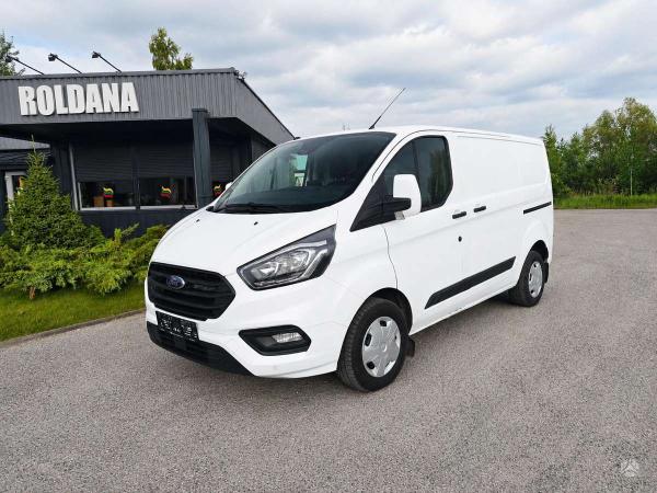 White Ford Transit Custom 2018 in Pakruojis, with an engine capacity of 2.00 L and mileage of 183 thousand km for 7400 €, photo 1 on AUTOMOTO.COM.LV