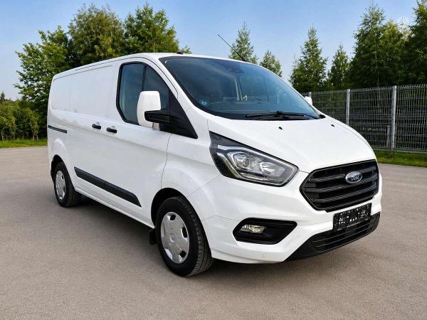 White Ford Transit Custom 2018 in Pakruojis, with an engine capacity of 2.00 L and mileage of 183 thousand km for 7400 €, photo 3 on AUTOMOTO.COM.LV