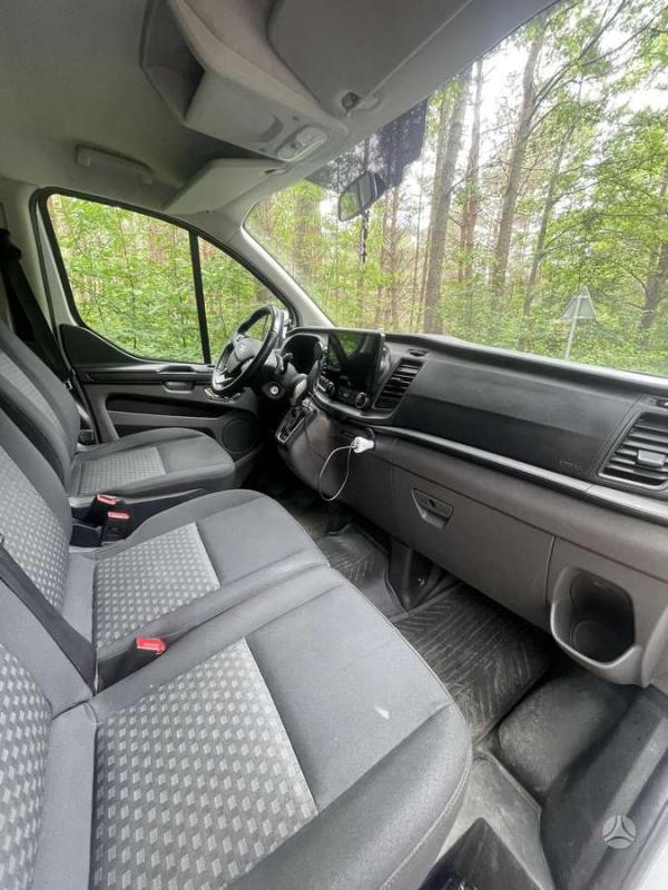 White Ford Transit Custom 2018 in Klaipeda, with an engine capacity of 2.00 L and mileage of 263 thousand km for 16000 €, photo 4 on AUTOMOTO.COM.LV