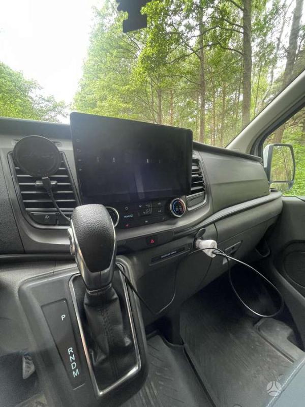 White Ford Transit Custom 2018 in Klaipeda, with an engine capacity of 2.00 L and mileage of 263 thousand km for 16000 €, photo 5 on AUTOMOTO.COM.LV