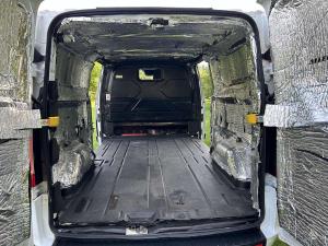 Balts Ford Transit Custom 2018 Kretinga, ar dzinēja tilpumu 2.00 L un nobraukumu 194 tūkst. km par 11850 €, foto 33 vietnē AUTOMOTO.COM.LV
