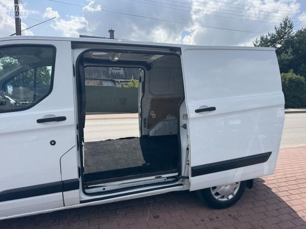 Ford Transit Custom 2018 in Kaunas on AUTOMOTO.COM.LV White Ford Transit Custom 2018 in Kaunas, with an engine capacity of 2.00 L and mileage of 243 thousand km for 6999 €, photo 3 on AUTOMOTO.COM.LV