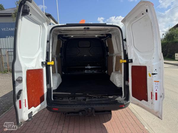 Ford Transit Custom 2018 in Kaunas on AUTOMOTO.COM.LV White Ford Transit Custom 2018 in Kaunas, with an engine capacity of 2.00 L and mileage of 243 thousand km for 6999 €, photo 8 on AUTOMOTO.COM.LV